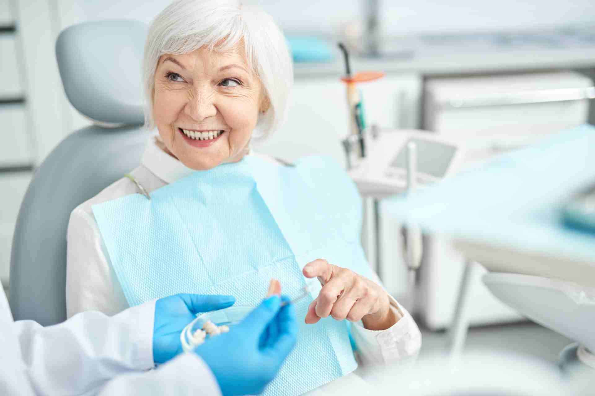 How Does a Single Tooth Denture Stay In?