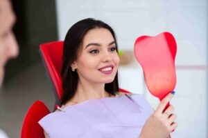 How Does a Single Tooth Denture Stay In?