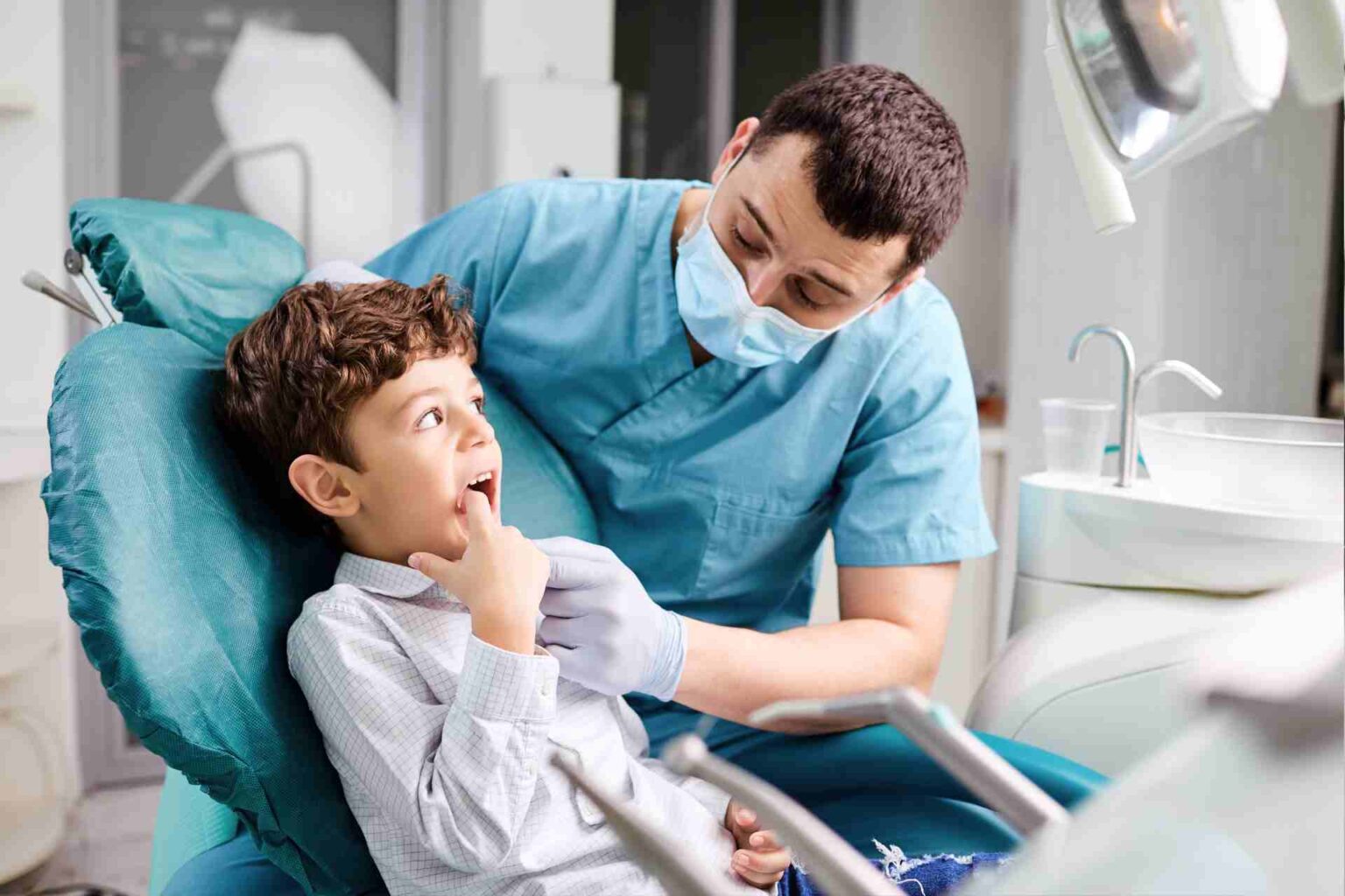 How Do Dentists Treat Autistic Kids? Tips & Care Strategies